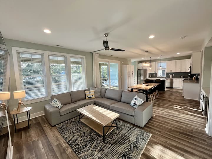 3 King | Modern Family Friendly | Das Strandhaus - Oak Island, NC