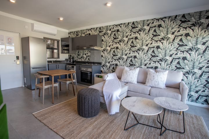 The Space To Be @ Gateway - Ebony Elegance - Umhlanga