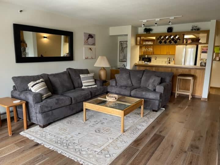 One Level Condo With Covered Parking. - Carson City, NV