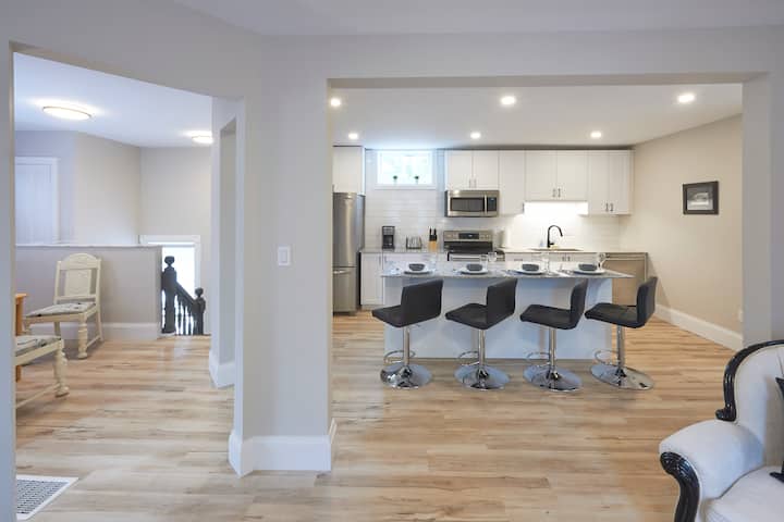 Bright 2 Bed Apt W/ Parking Near G Office And Lrt - Waterloo, Ontàrio, Canadà