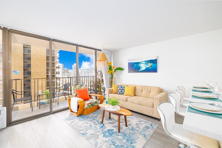 Remodeled 1br Condo: Ocean Views + Free Parking! - O‘ahu, HI