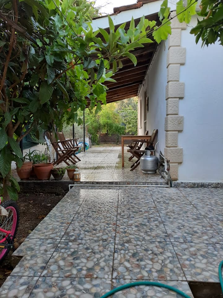 Geni̇ş Bahçeli̇, Deni̇ze Yakin Müstaki̇l Ev.. - Urla