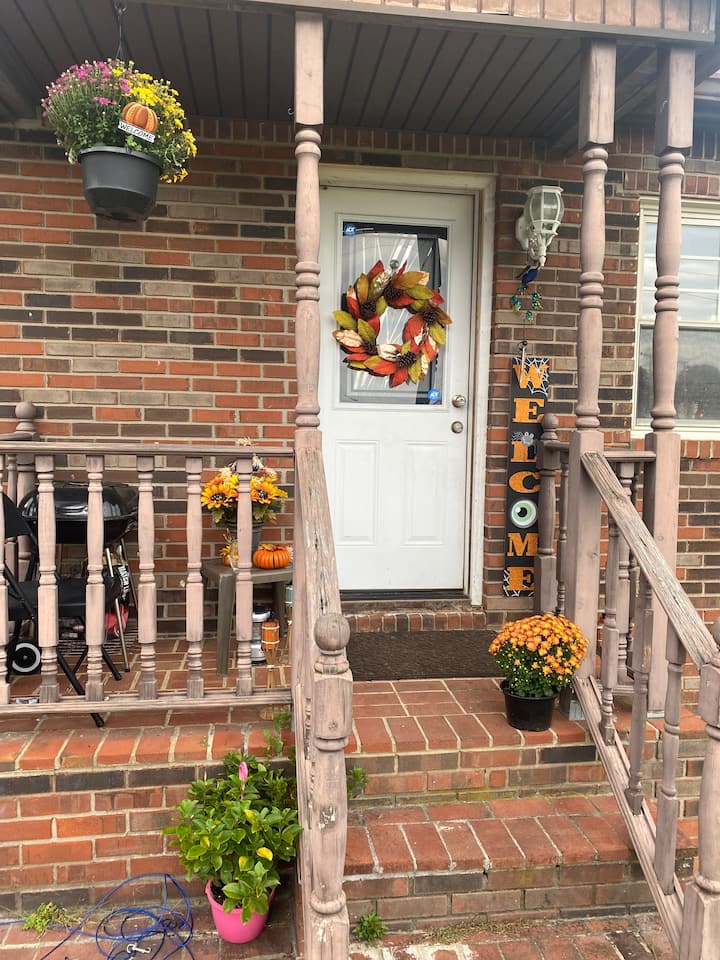 Lmu 1 Mile Away. Includes Full Dinner On Holidays - Cumberland Gap, TN