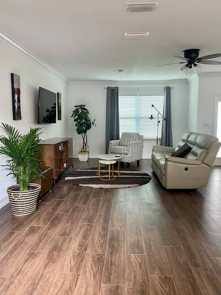 All-new Modern And Cozy House! - Pinellas Park, FL
