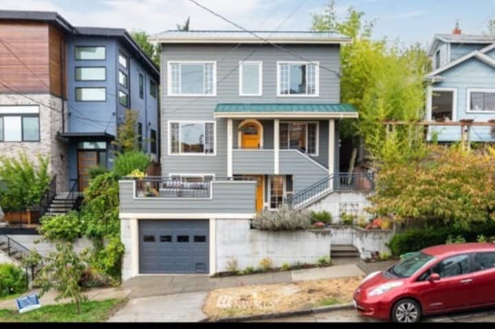 Your Favorite Phinney Flat - North Beach/ Blue Ridge - Seattle