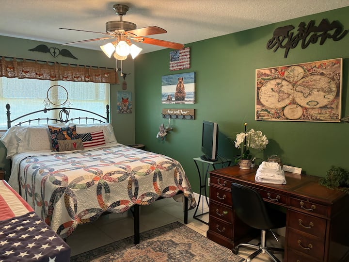 Bear Country-new Queen Bed, Full Bathroom Near By - Titusville, FL