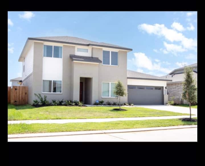 Peaceful New Home 7 Bed 3 Bath 5 Bedrooms - Missouri City, TX