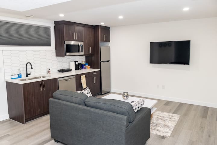 Comfortable & Amazing Suite In Airdrie - Airdrie
