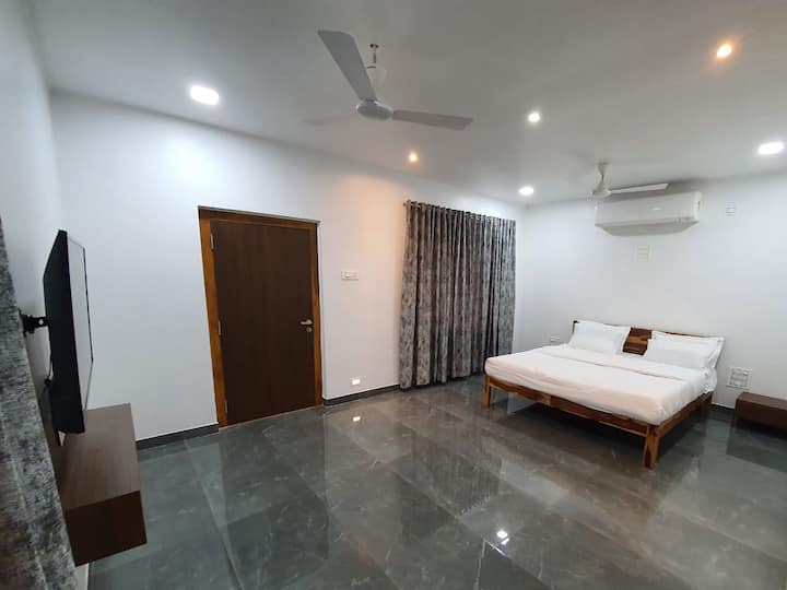 King Room At Luxury Resort With Pool | Rivanta - Chiplun