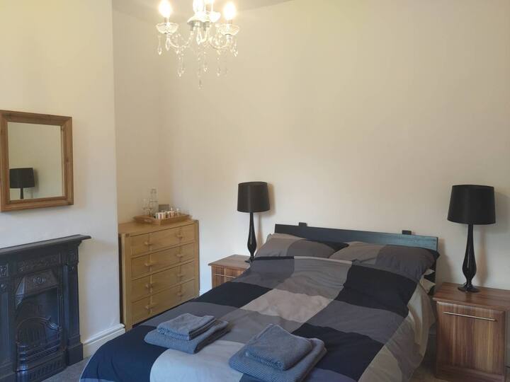 Spacious Double Room With Large Private Bathroom - Buxton