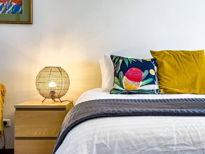 Pet Friendly, Beachfront, Enclosed Backyard, Views - Perth