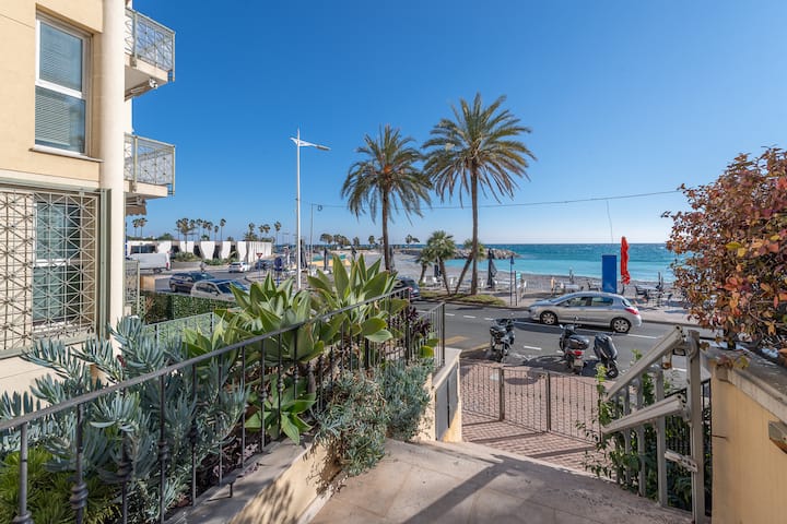 Joli Studio Front De Mer Direct Plage, Avec Clim - Menton