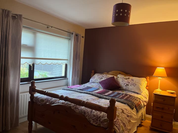 Spacious ,Comfortable Home With 2 Private Bedrooms - Galway