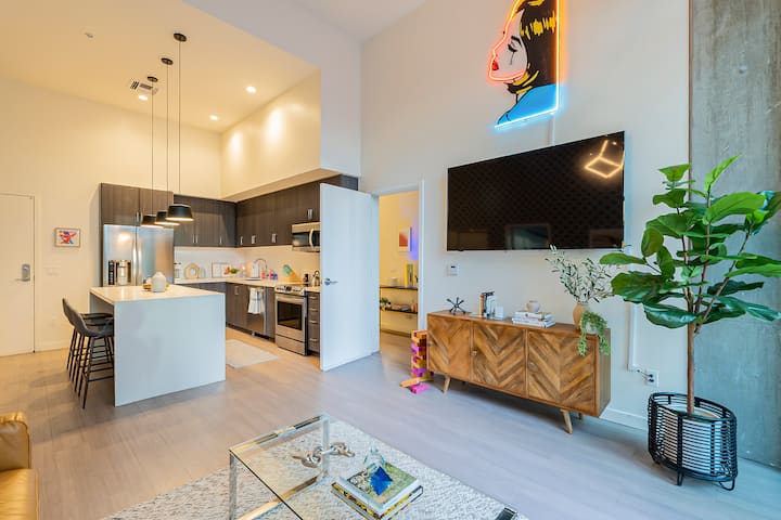 Modern Art Loft: Gem Show Haven Wow - Tucson, AZ