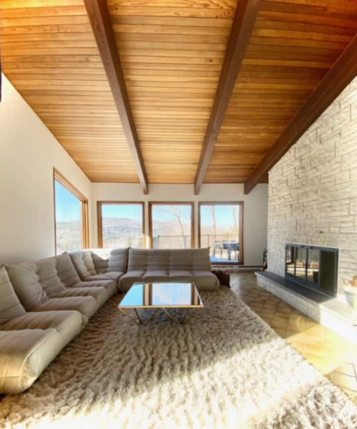 Maison En Flanc De Montagne Avec Vue Et Piscine - Saint-Sauveur