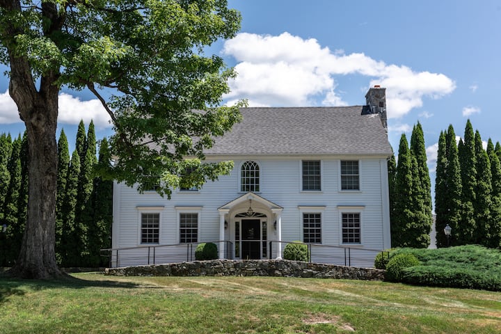 Historic 4-bedroom Colonial Home - Kent