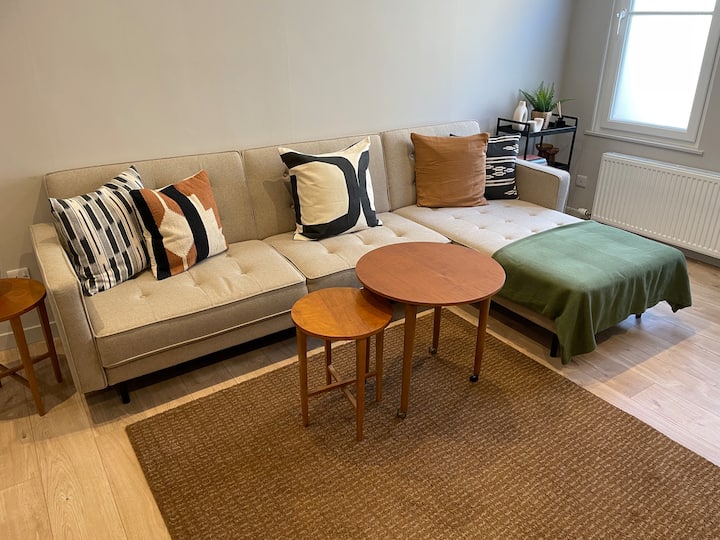 Stylish, Fully Refurbished, Central Foodie Hotspot - Edinburgh Airport (EDI)