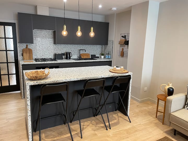 Stylish, Fully Refurbished, Central Foodie Hotspot - Edimburgo