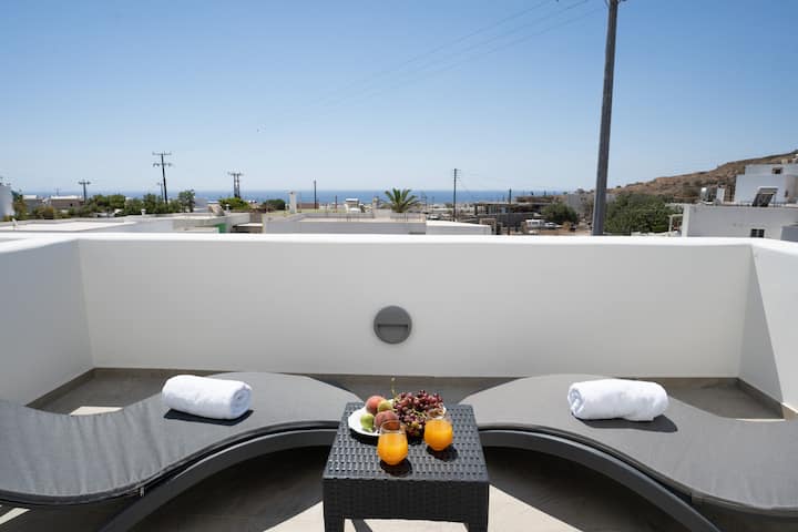 Sea View Suite With Private Hot Tub - Santorini