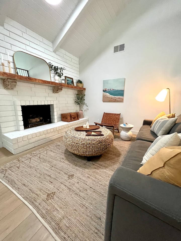 New Breezy Coastal Modern Beach House - Oxnard, CA
