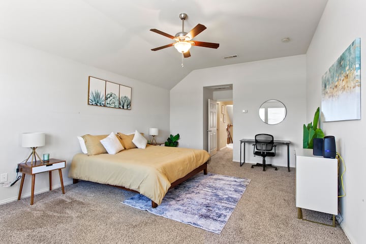 Spacious Home | Game Room | Pool Table - McKinney, TX