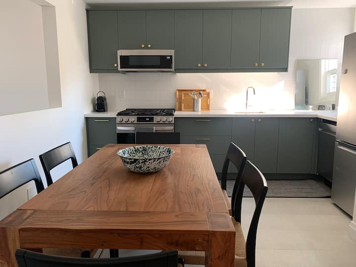 Fresh, Bright & Cozy Suite In Riverdale/danforth - Toronto, ON