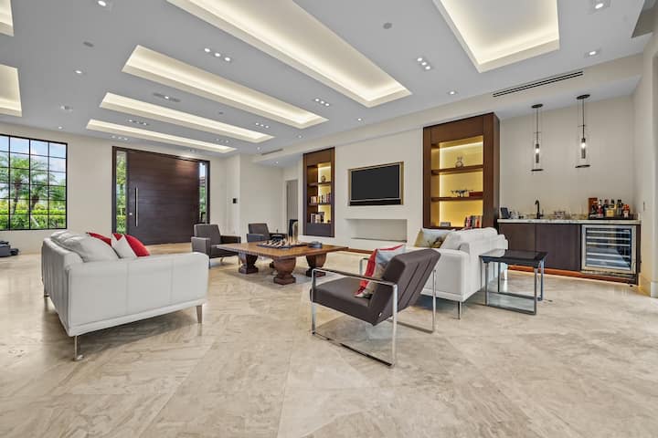 Walking Distance To Showgrounds - Vero Beach, FL