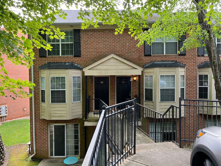 Elegant 2-bedroom. 5 Minutes From Uga. - Athens, GA
