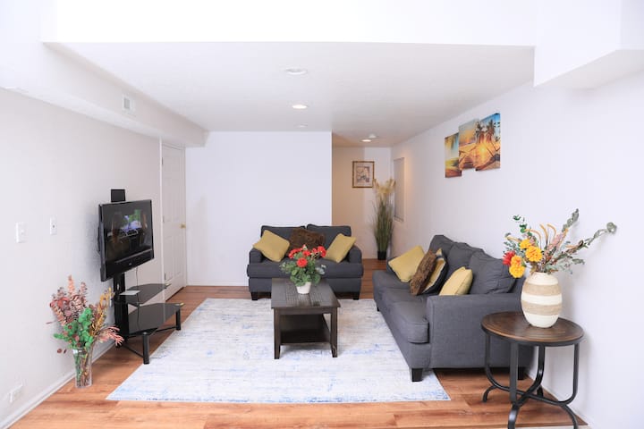 New! Bright Denver Apartment 15mintodenver Airport - Aurora, CO