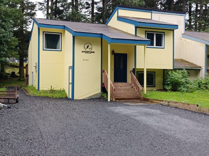 Raven's Roost Lodging - Beaver Lake - Kodiak, AK