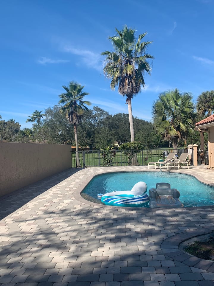 Cheerful 2-bedroom Home With Pool - 博卡拉頓