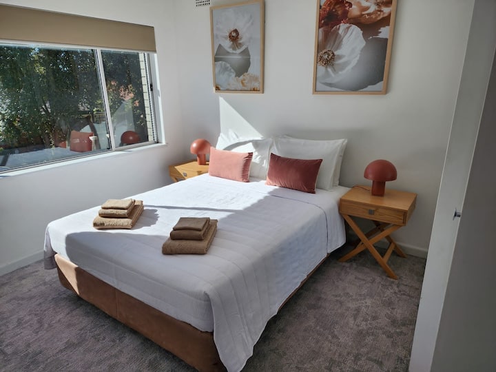 Self Contained Queen Apartment - Sydney