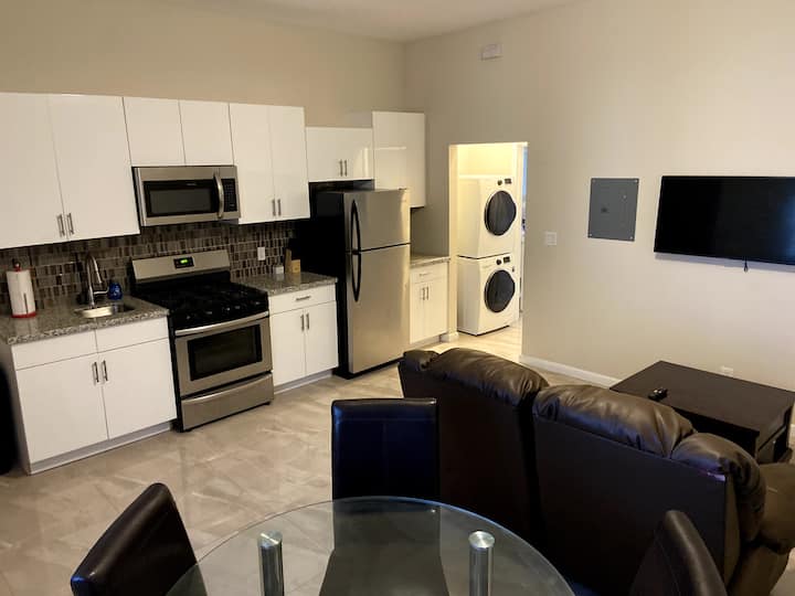 Eden #3 - Entire Apt In A Local Central Location - Nassau