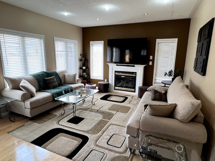 Modern Comfort In Spacious Markham Home - Markham