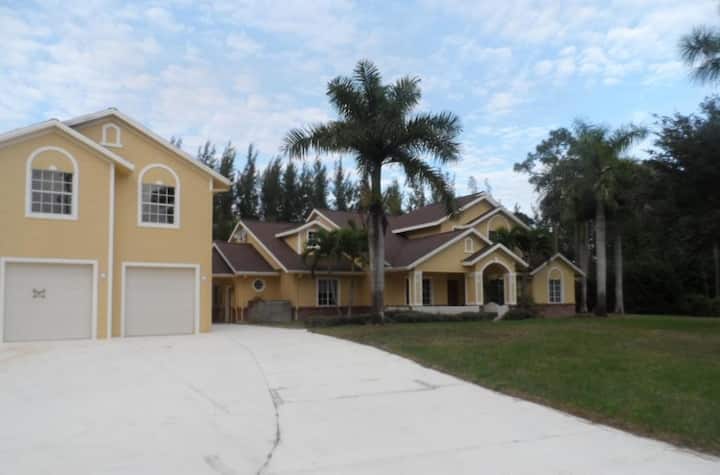 Adorable 1-bedroom Guesthouse - Palm Beach Gardens, FL