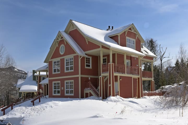 Les Eaux Tremblant Classic Chalet • Pool & Jacuzzi - Mont-Tremblant