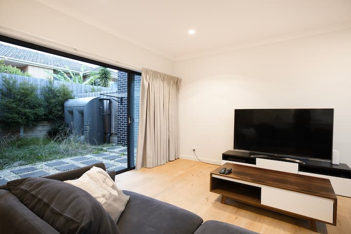 4 Bedroom(2 Master Suite) Townhouse In Doncaster - Melbourne