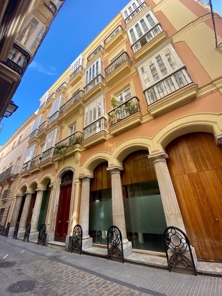 Precioso Apartamento En Cádiz Y Muy Bien Ubicado. - Cádiz