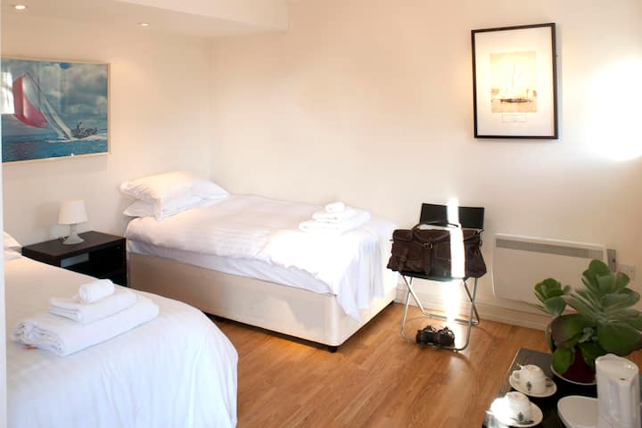 "Mandarin"
Ground Floor Twin Room - Burnham-on-Crouch