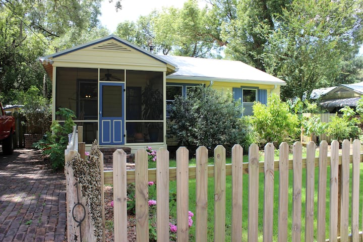 Homey Bungalow - Gainesville, FL