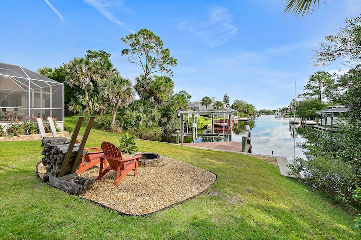 Canal Waterfront Home With Private Pool - Palm Coast, FL