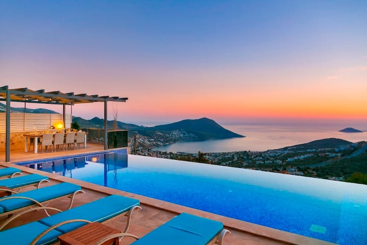 6-bedroom Villa, Heated Pool, Panoramic Sea Views - Kaş