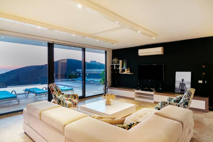 6-bedroom Villa, Heated Pool, Panoramic Sea Views - Kaş