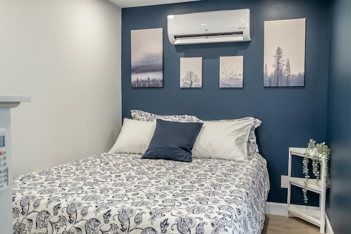 Private Entry/keypad + Queen Bed + Pull Out Queen - Nova Scotia