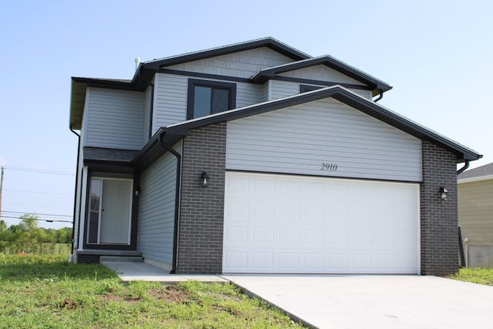 1-br Hideaway With Full Basement Entertainment - Lincoln, NE