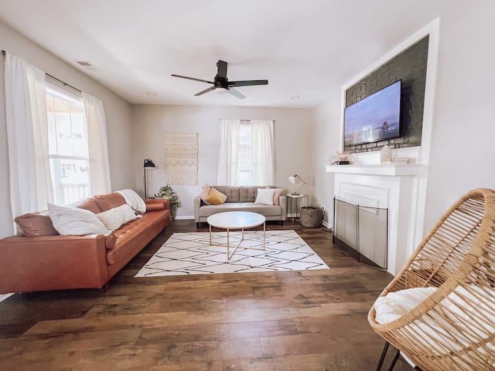 3 Bed (2kings) 2.5 Bath Spacious Remodeled Home - Lexington, KY