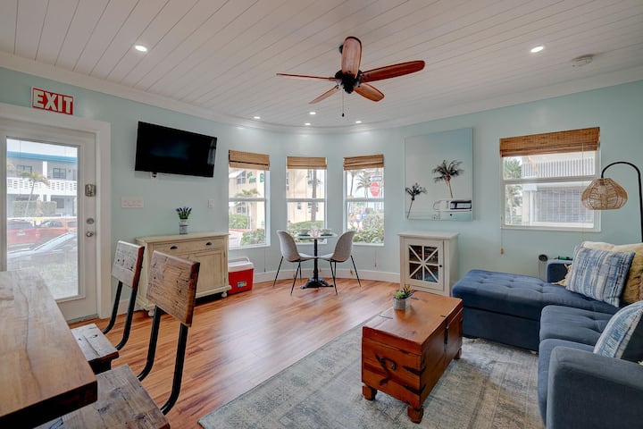 Hollywood Beach Oasis Bungalow - Hollywood, FL