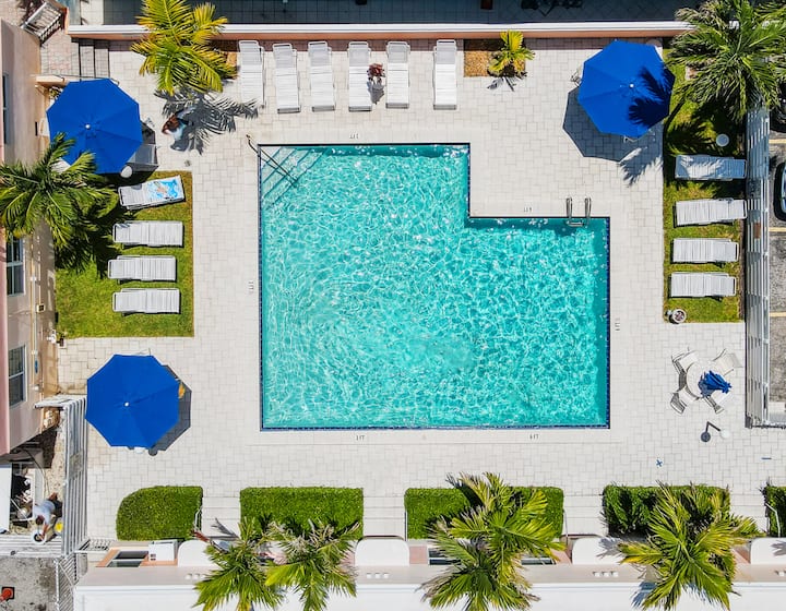 Hollywood Beach Oasis Bungalow - Hollywood, FL