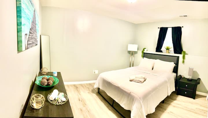 Minimalist Luxury Apartment With Parking - Owings Mills, MD