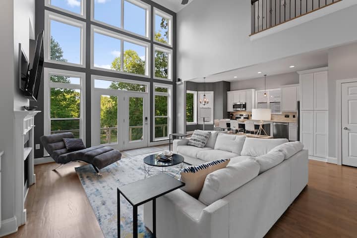 Luxurious & Private Lake Front Home! 4br/3.5ba - Mooresville, NC